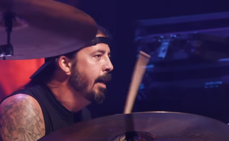 DAVE GROHL: il video con la prima (e unica) performance di ‘Play ...