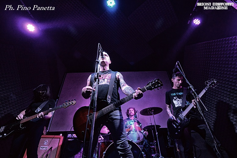 Il Punk di ANDREA MANGES & THE VETERANS e THE ODORANTS a Torino » Suoni ...