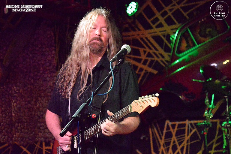 Il tributo a JEFF BECK con Michael Lee Firkins, Stuart Hamm e Chad ...